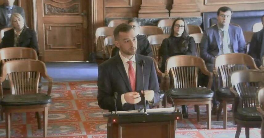 Illinois Supreme Court considers if stoop is public place in assault ...