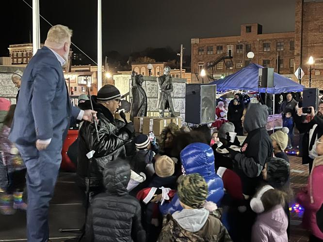 Tree lighting tonight in Alton | Local News | advantagenews.com