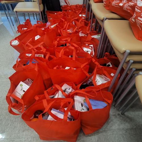Rain doesn't stop Christmas bags | News | advertisergleam.com