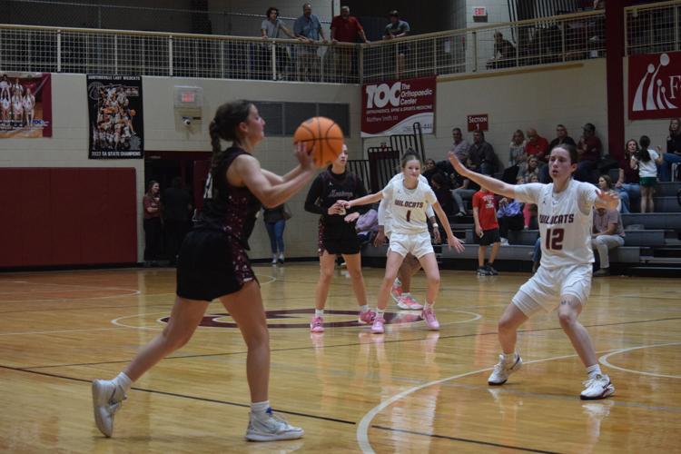 Lady ‘Cats win a wild opener | Sports | advertisergleam.com