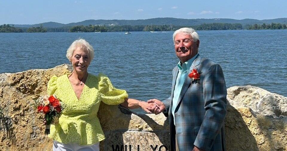 Marry Me rock sees 1st wedding | News | advertisergleam.com