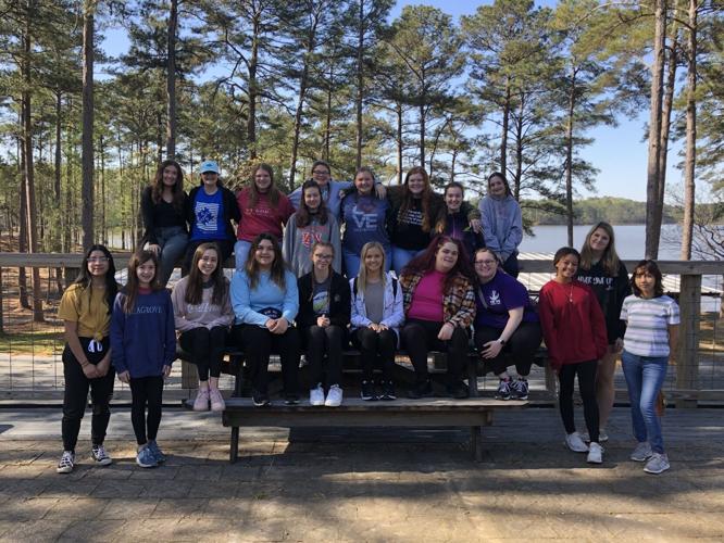 G’ville Anchors serve at camp | News | advertisergleam.com