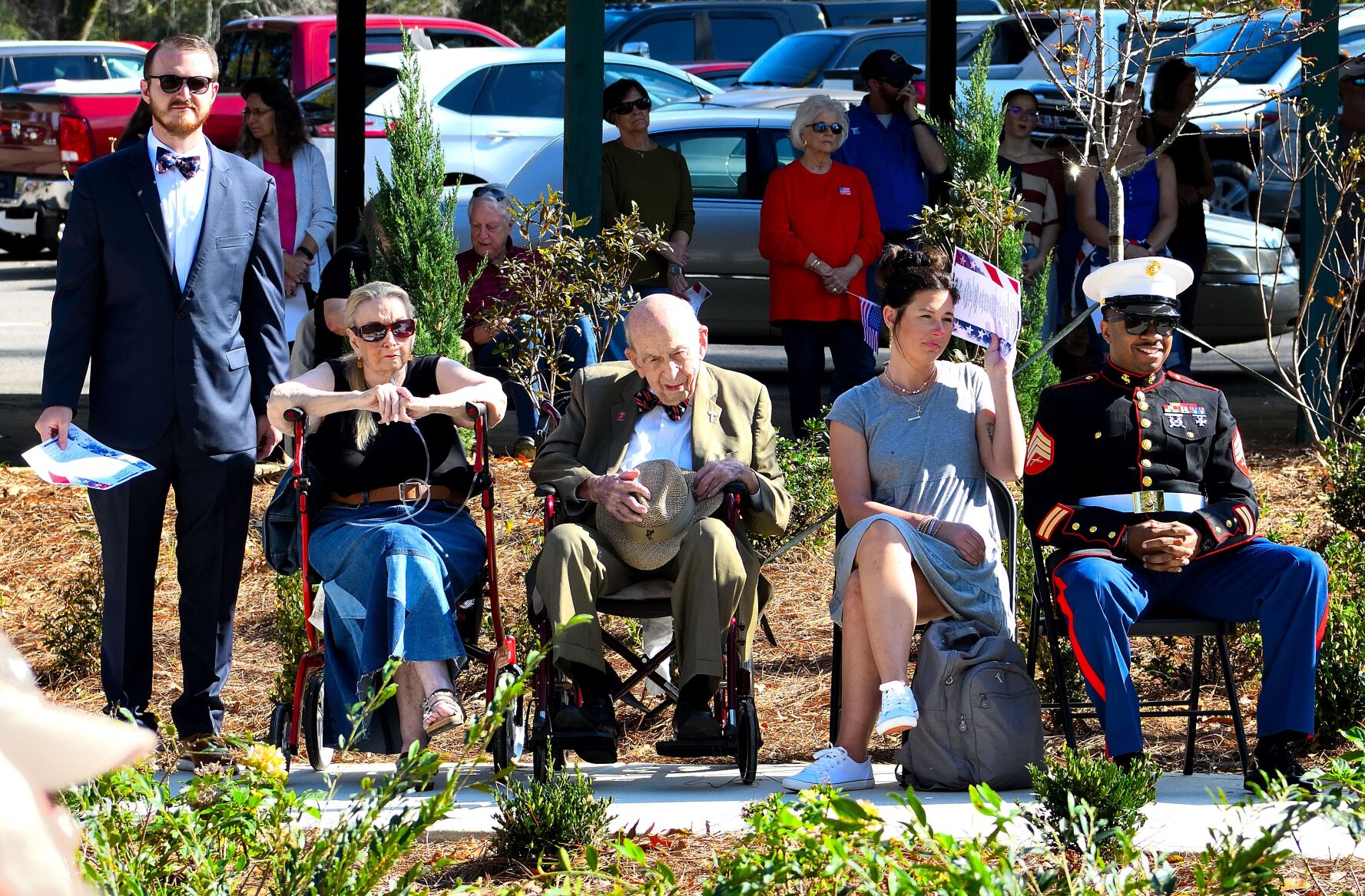 Big crowd opens Veterans Park | News | advertisergleam.com