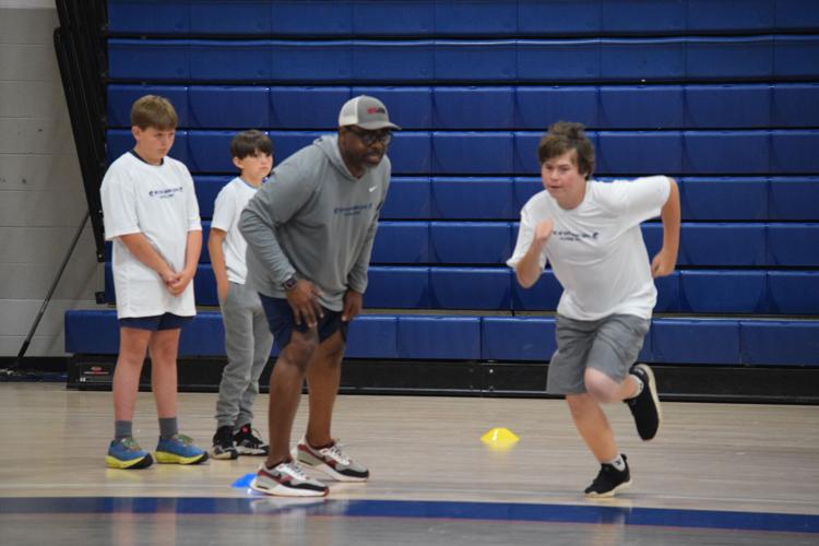 Alabama football legends visit DAR | Sports | advertisergleam.com