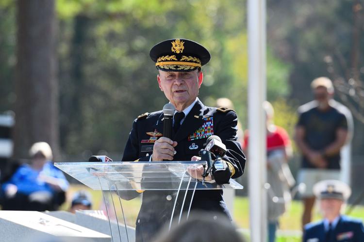 Big crowd opens Veterans Park | News | advertisergleam.com