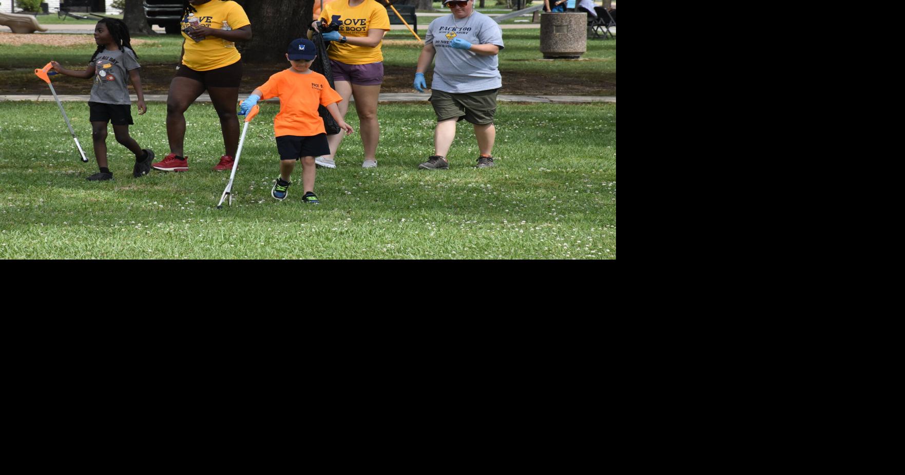 Volunteers clean up Memorial Park | Events | an17.com