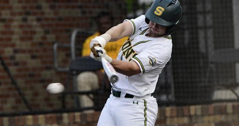 BASEBALL: SLU takes series opener in extras | Sports | an17.com