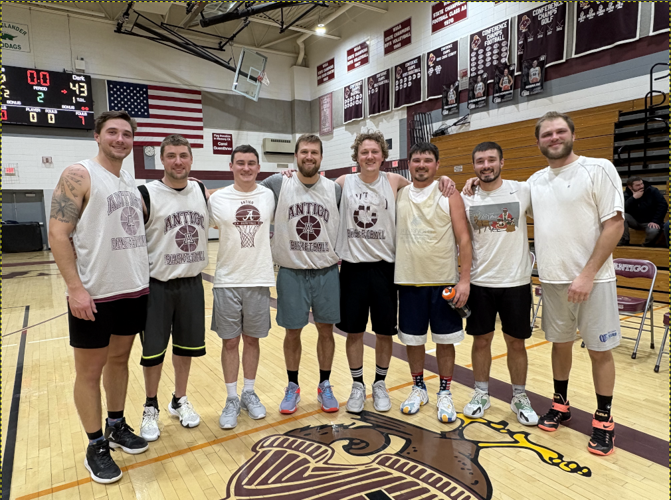 Women join in alumni basketball tournament | Sports | antigojournal.com