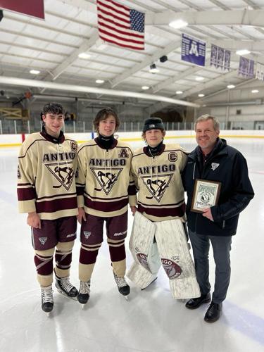 Antigo hockey closes out week with a pair of wins, playoffs start ...