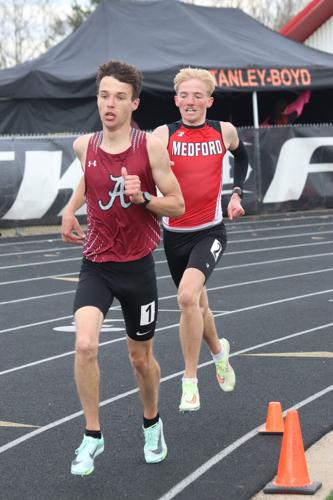 Red Robins, Chargers collect several first at Medford track invite ...