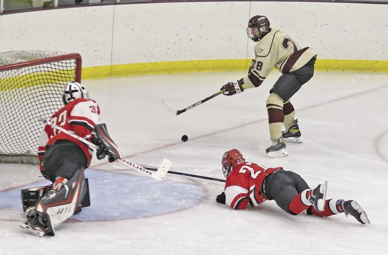Hockey team wins, loses by identical score | Sports | antigojournal.com