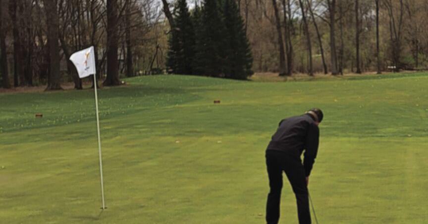 Resch cards third best score at Waupaca meet | Sports | antigojournal.com