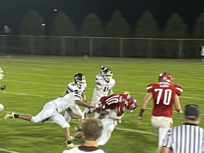 Red Robins top Sturgeon Bay, 27-20 | Sports | antigojournal.com