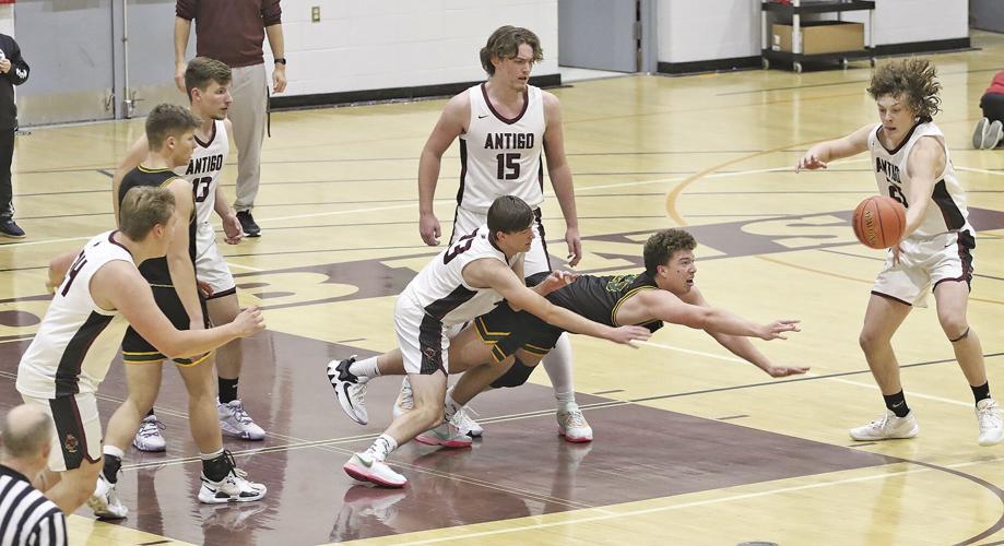 Chargers rough up Antigo boys basketball team | Sports | antigojournal.com