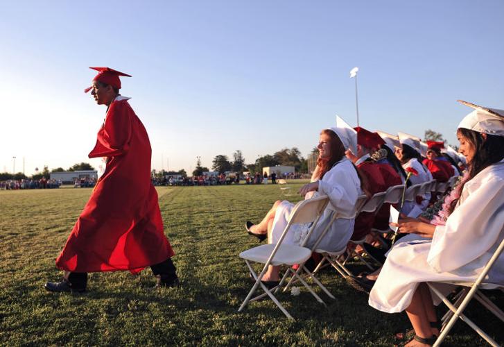 2014 Lindhurst High Graduation | Photo Gallery | appeal-democrat.com