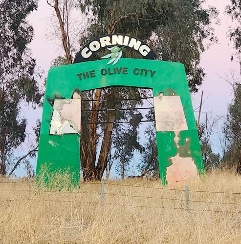 I-5 Welcome to Corning sign remains damaged | Corning Observer | appeal ...