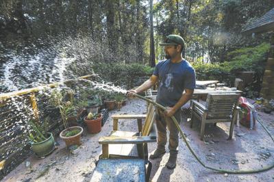 Stragglers who defied fire evacuations are stuck, forced to improvise ...