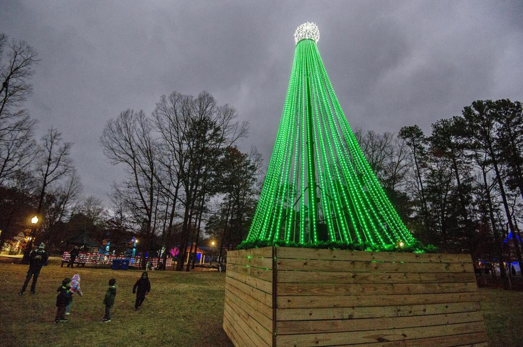 Photos: Holiday Lights dazzle crowd at Dunwoody's Brook Run Park ...