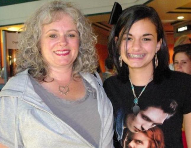 'Twi-Hards' pack Alpharetta theater at midnight | News | appenmedia.com