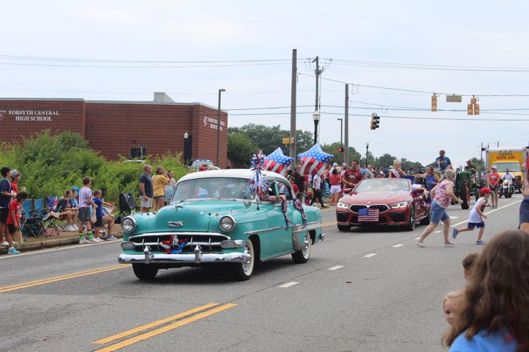 Crowds flock to Forsyth County for Independence Day parade | Forsyth ...
