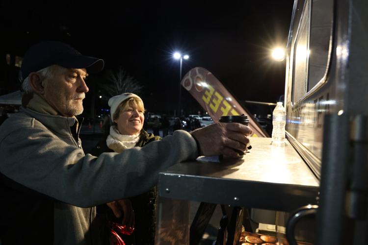 Lighted Christmas festival draws crowds to Alpha Loop | Alpharetta and ...