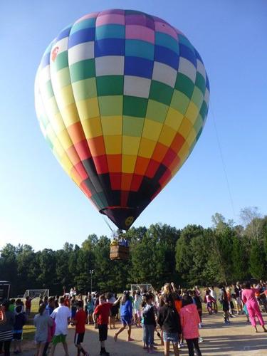 State Bridge ES gets visitor full of hot air | Sports | appenmedia.com