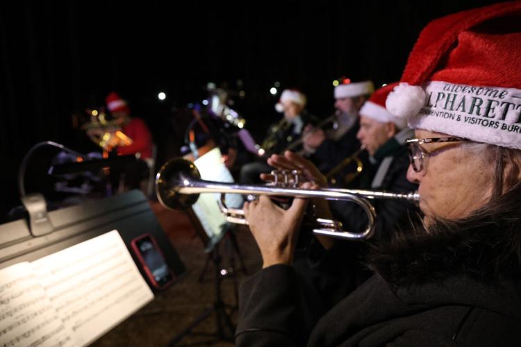 Lighted Christmas festival draws crowds to Alpha Loop | Alpharetta and ...