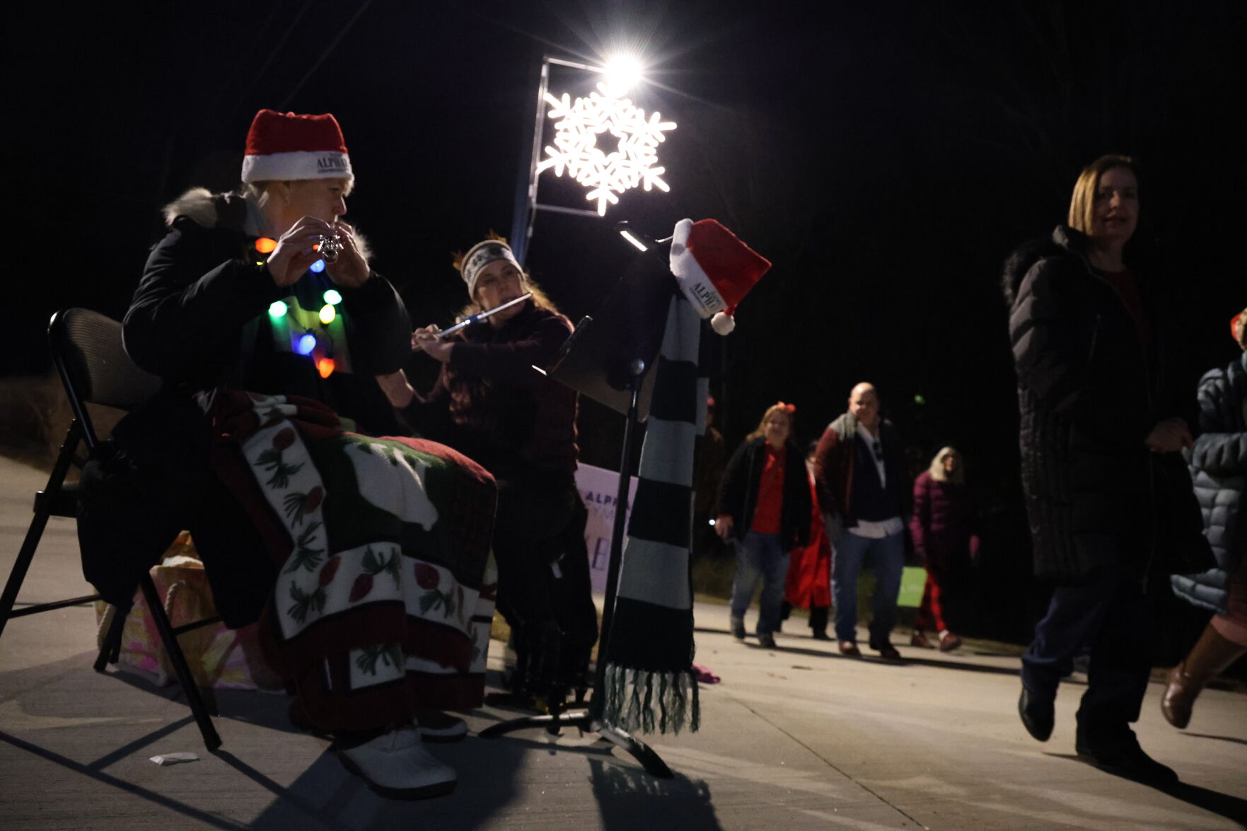 Lighted Christmas festival draws crowds to Alpha Loop | Alpharetta and ...