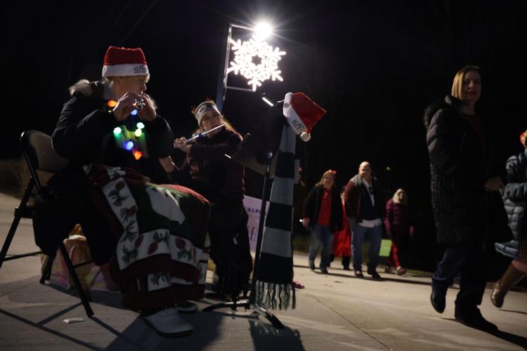 Lighted Christmas festival draws crowds to Alpha Loop | Alpharetta and ...