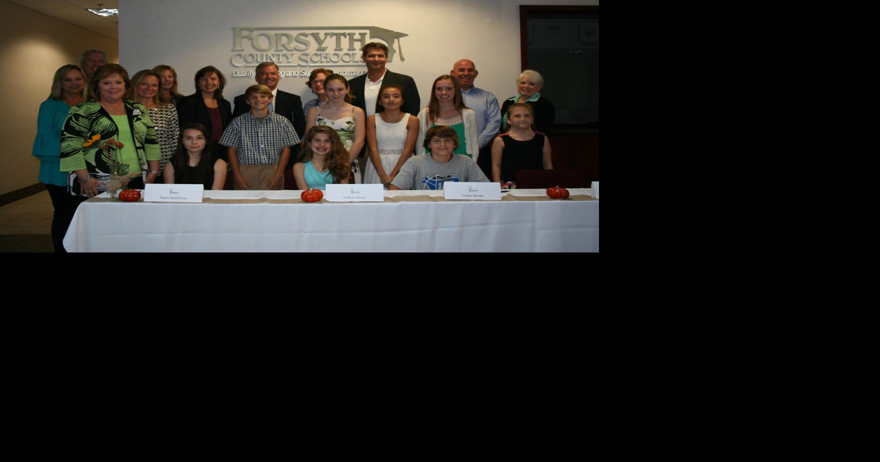 REACH Scholars sign for scholarships | Sports | appenmedia.com