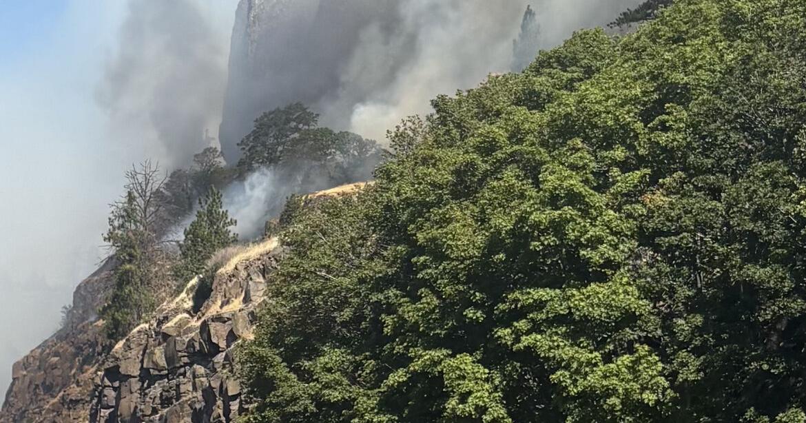 Hundreds of firefighters continue battling Burdoin Fire in Klickitat ...