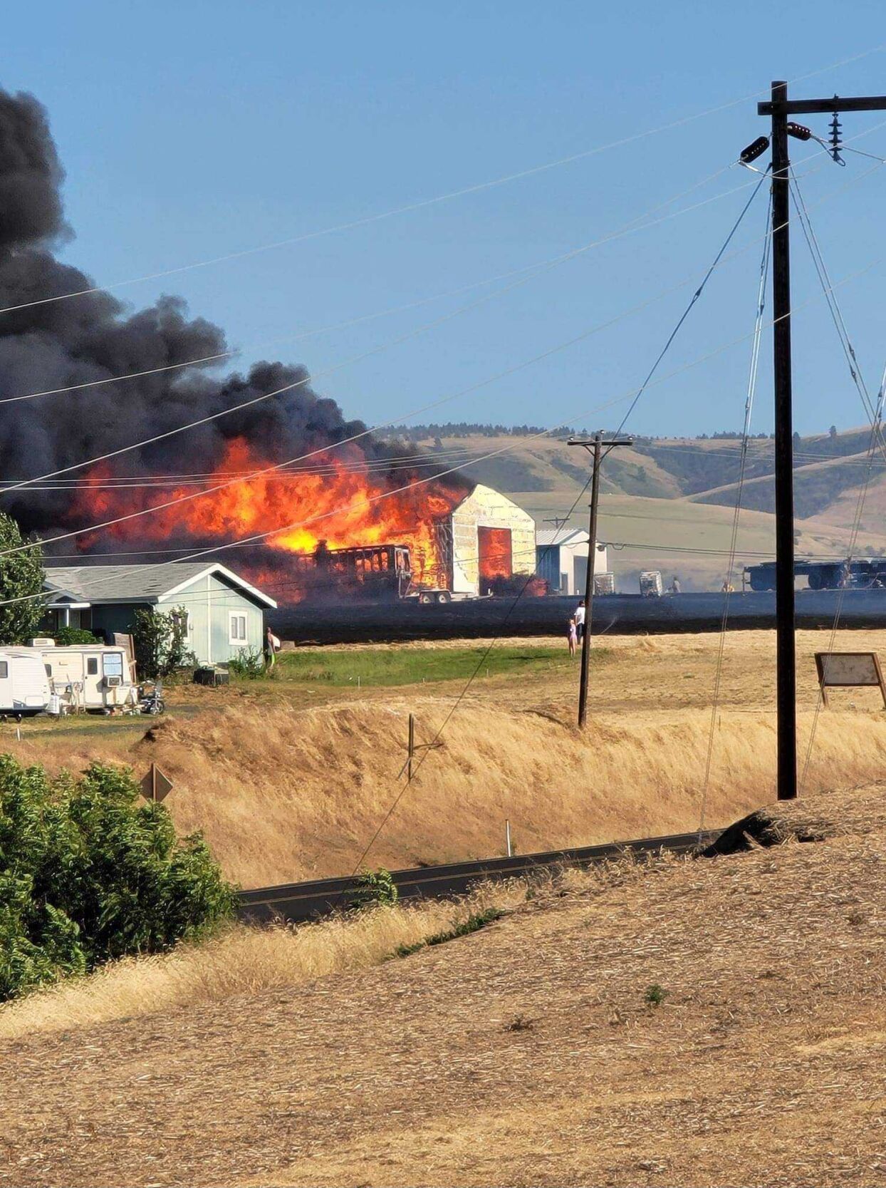 Milton-Freewater fire spreads across rural land, consumes at least one ...