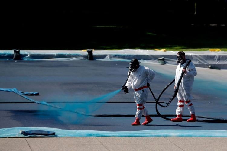 Trump’s blue repainting of the Lincoln Memorial Reflecting Pool draws ...
