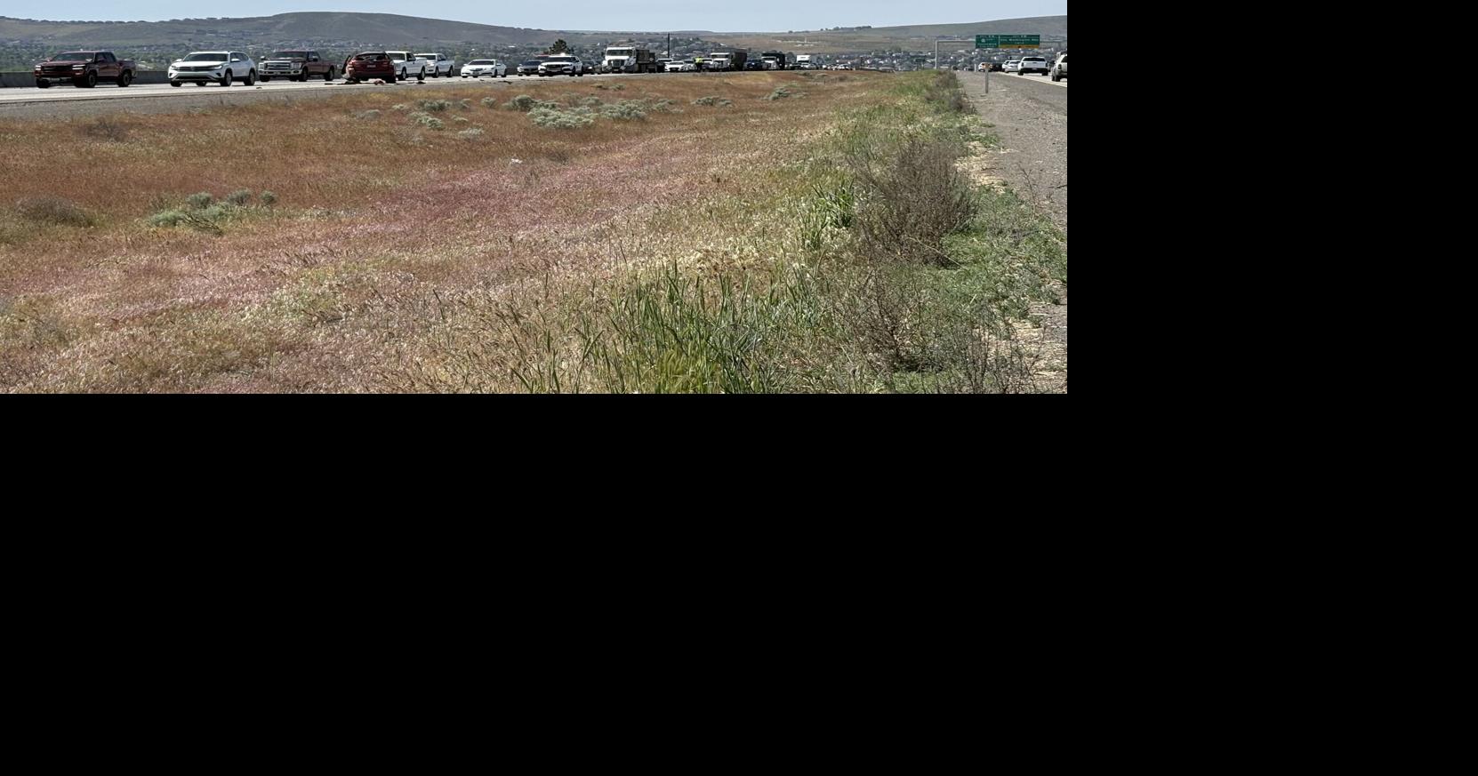 Driver injured after vehicle rolls on I-82 between Richland and Pasco ...