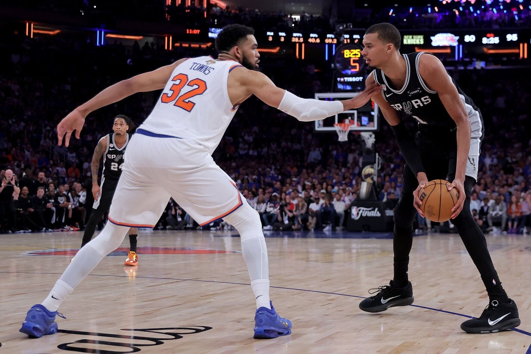 BASKETBALL-NBA-NYK-SAS/ | Shareable Stories | applevalleynewsnow.com