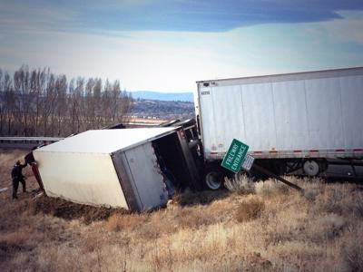 Semi Tips Over Near Selah | News | applevalleynewsnow.com
