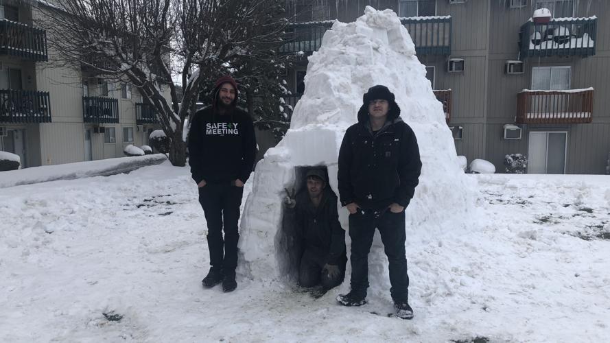 Kennewick man builds igloo with help from his friends (PHOTOS) | Local ...
