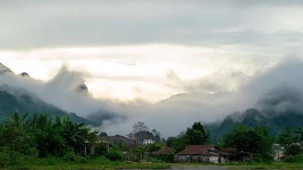 Survivor rescued from flooded Laos cave but remaining group faces ...
