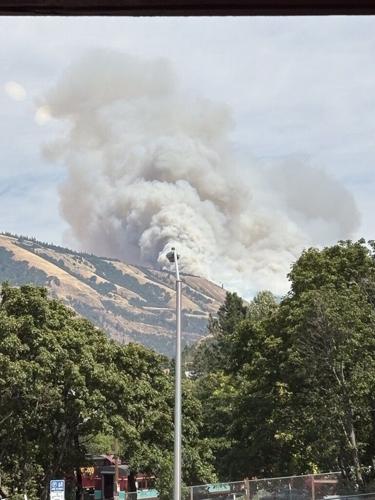 Evacuation orders issued for fire on Columbia River shore in Klickitat ...