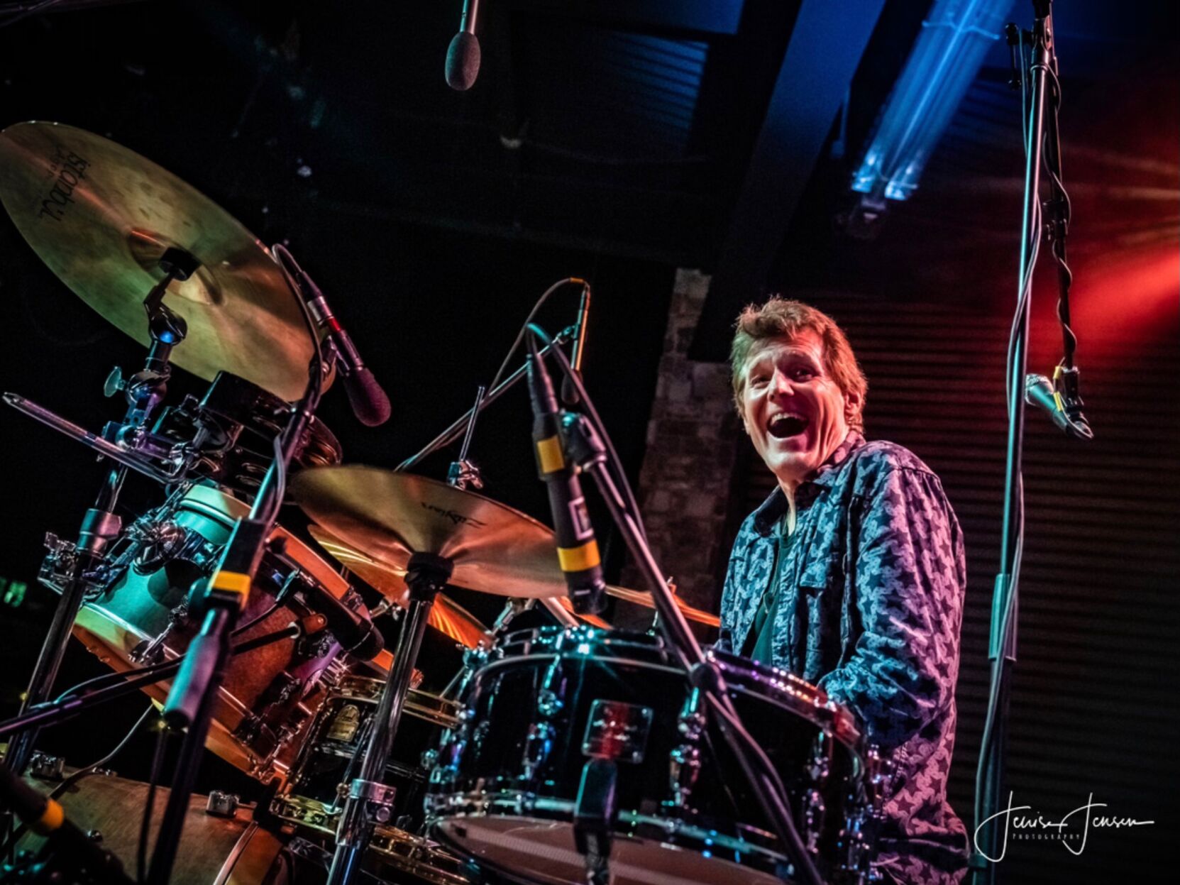 People can you feel it, love is everywhere | Arts & Entertainment ...