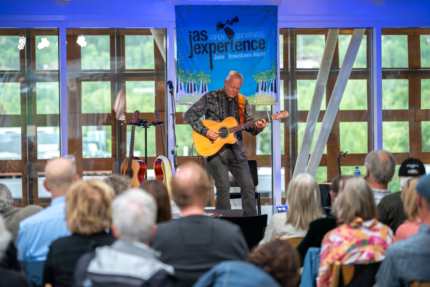 Tommy Emmanuel brings 1-man guitar orchestra to the Wheeler | Arts ...