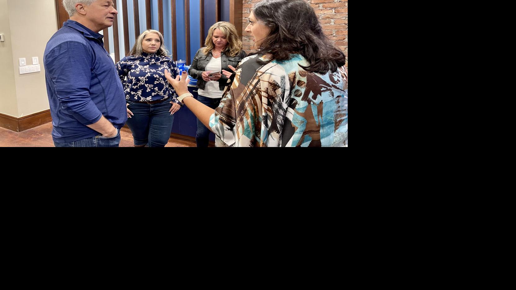 JPMorgan Chase CEO visits local branch workers, discusses economy ...