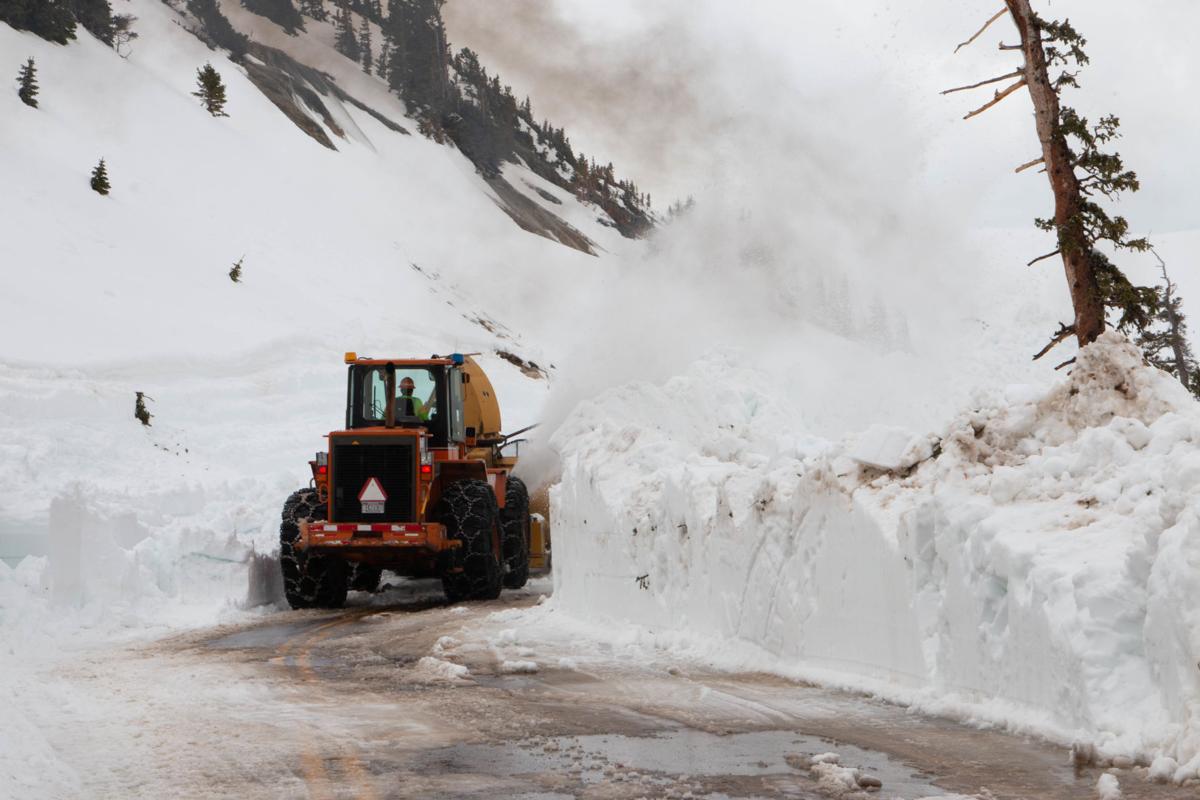 Slow going up snowy Independence Pass | News | aspendailynews.com
