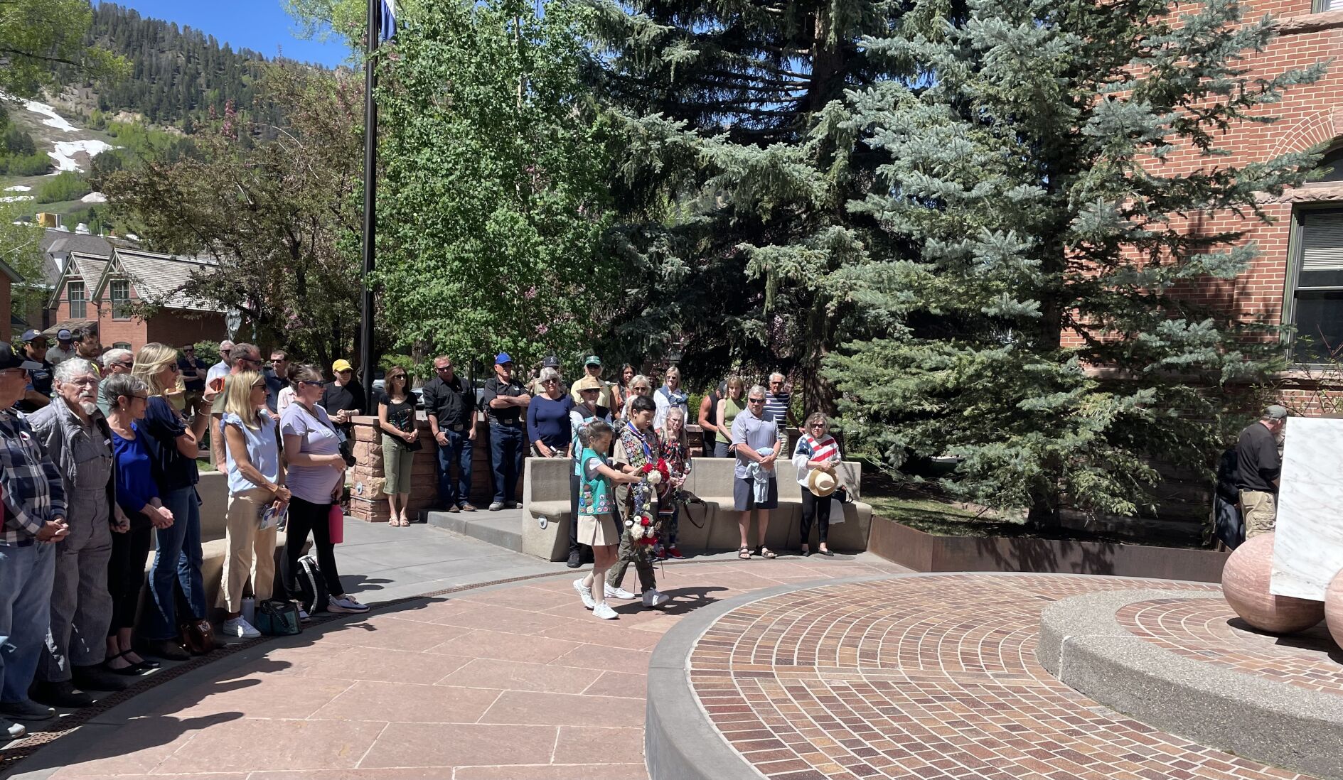 Fallen soldiers, living legend honored in Aspen’s Memorial Day ...