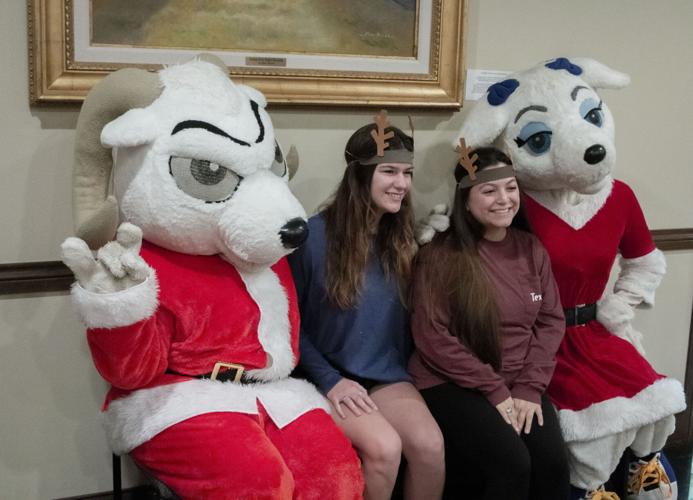 Santa, Pancakes, and Ewe | Multimedia | asurampage.com