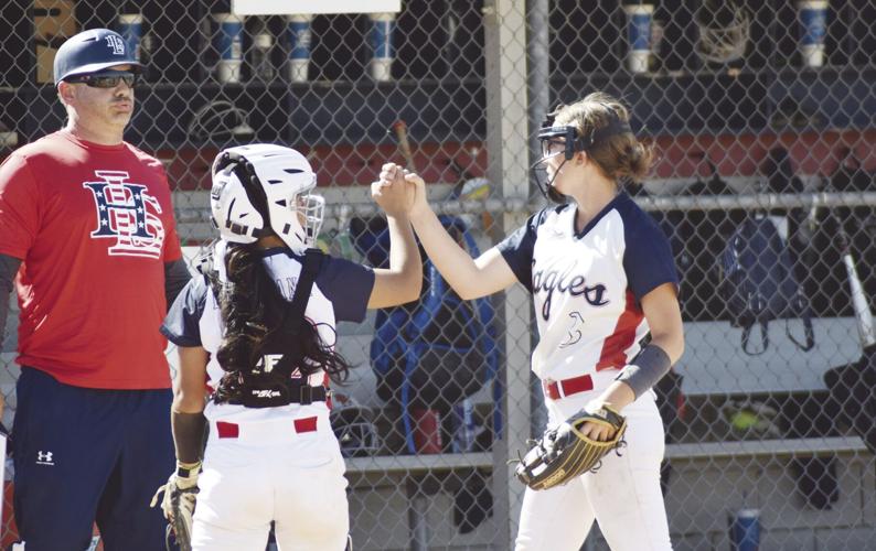 Eagles rally past Tigers to win wild-card game | Sports | avpress.com