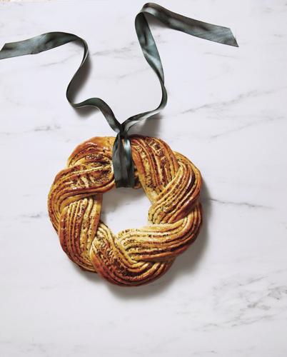 A festive twist on a dinner roll wreath | Valley Life | avpress.com
