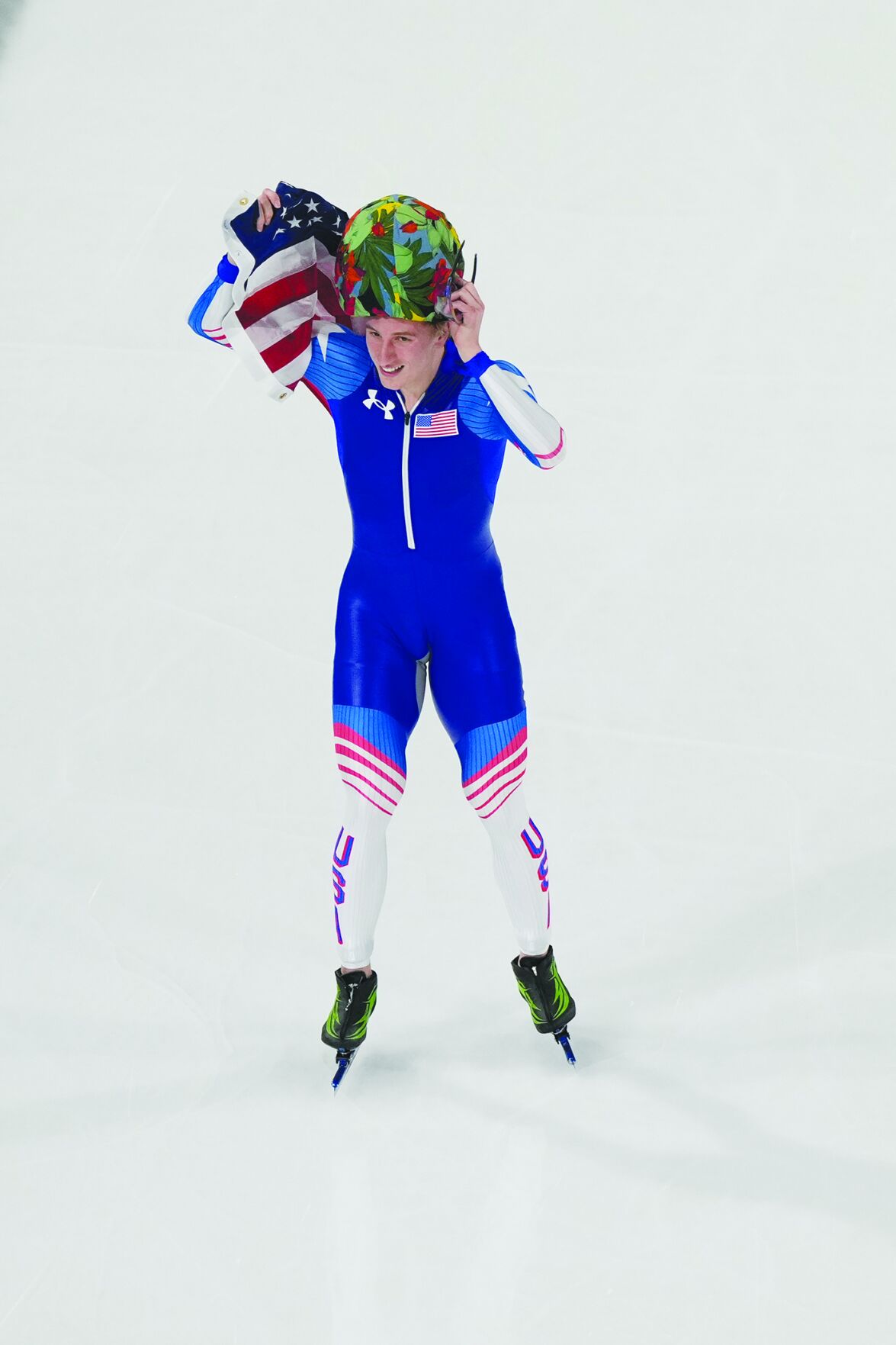 Jordan Stolz opens his bid for 4 golds by winning the 1,000 meters in ...