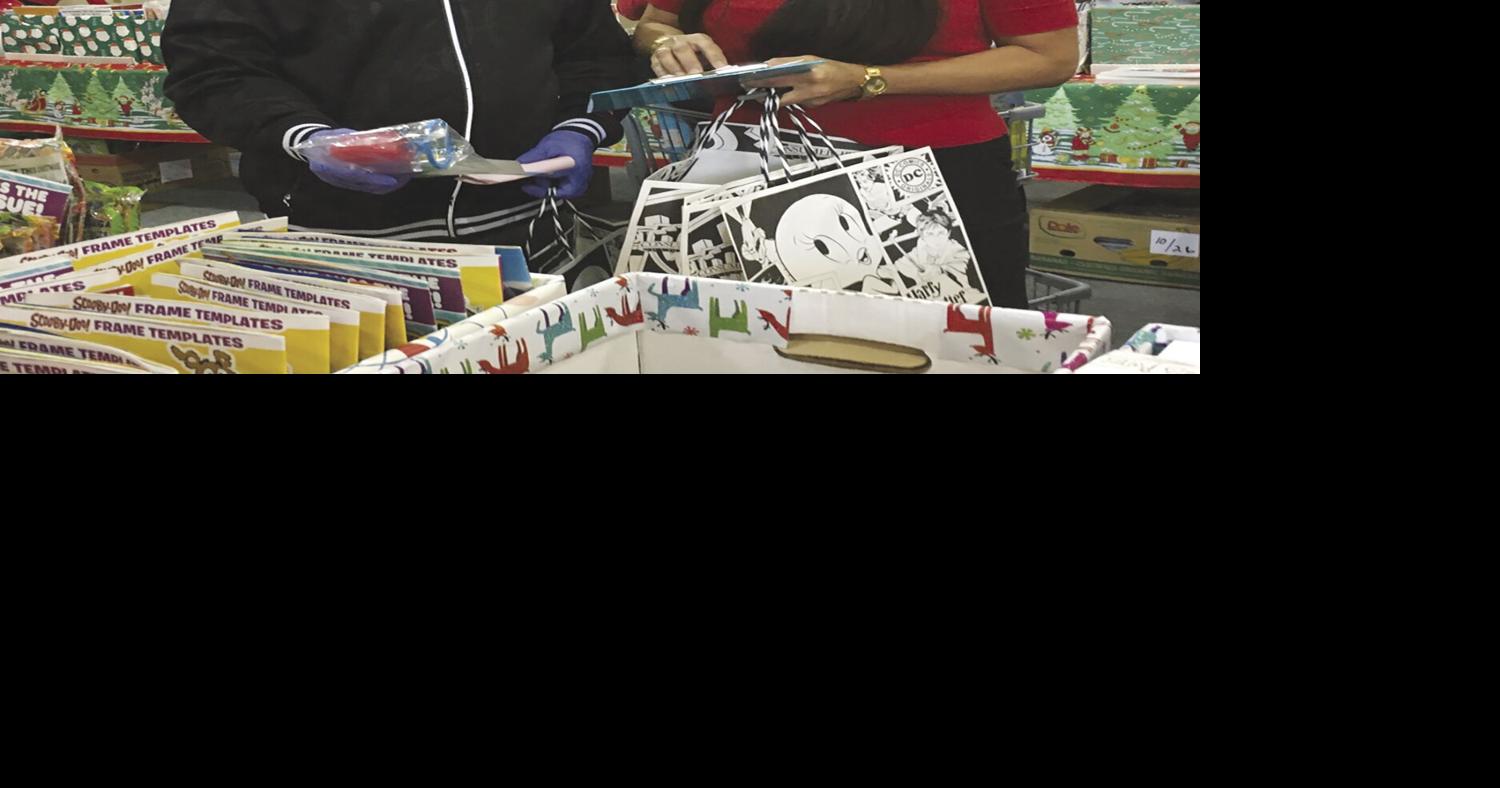 A holiday-themed shopping spree | News | avpress.com