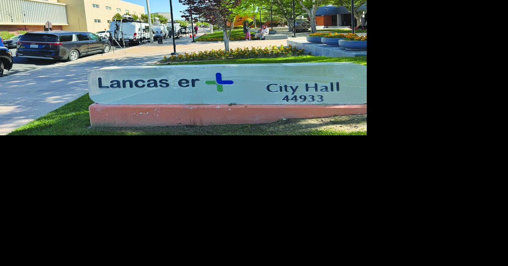 FBI serves search warrants at City Hall | News | avpress.com